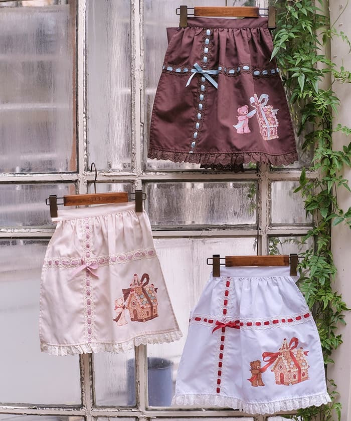 Gingerbread House Print Apron – axes femme from JAPAN